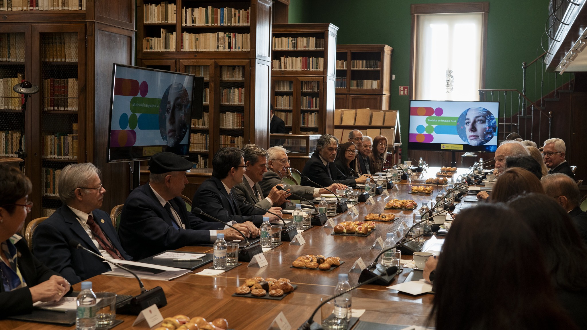 El ministro de Transformación Digital se reúne con los representantes ...