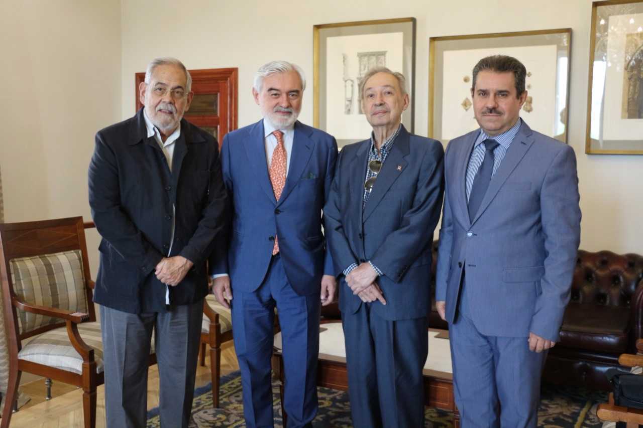 Los representantes de la ASALE, con Humberto López Morales | Noticia ...