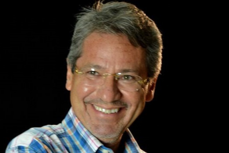 Raúl Vallejo Corral, nuevo académico de número | Noticia | Asociación ...